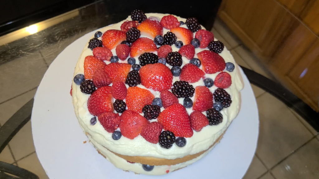Berry Chantilly Cake – charliethecookandrews