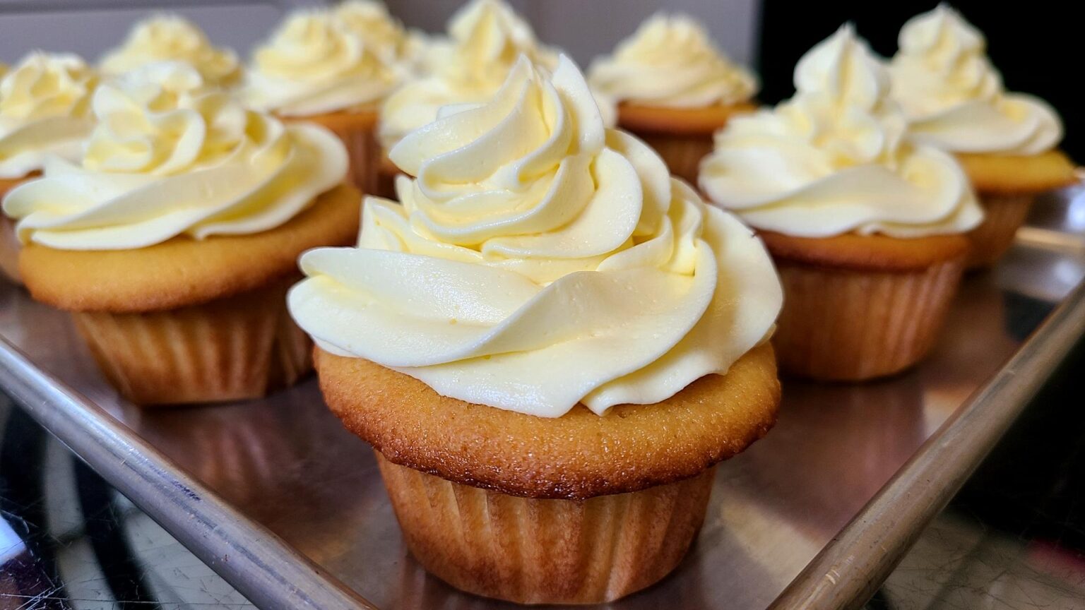 Lemon Supreme Cupcakes – charliethecookandrews